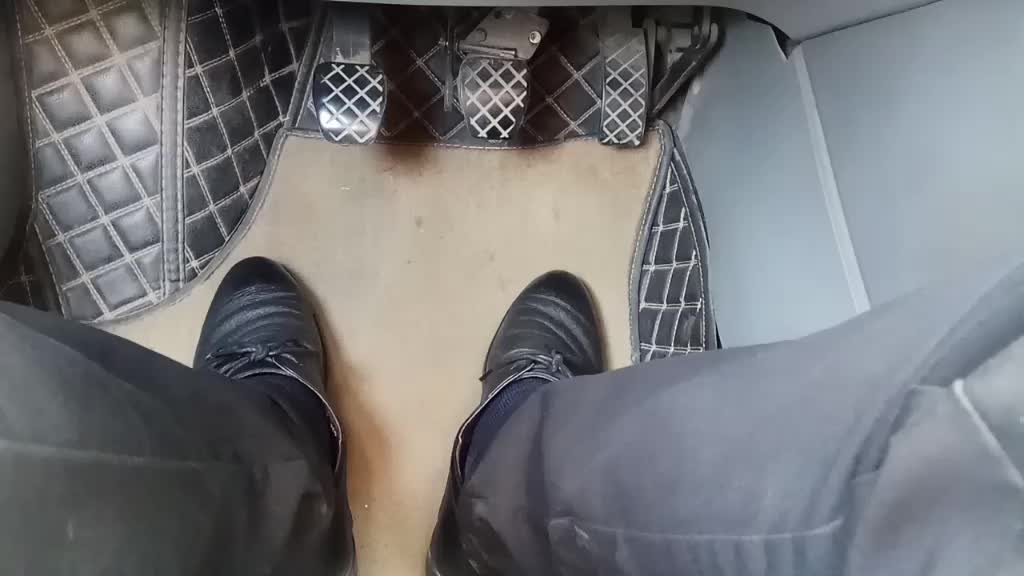 手动档车型离合器控制讲解(路正驾校刘师)教学视频