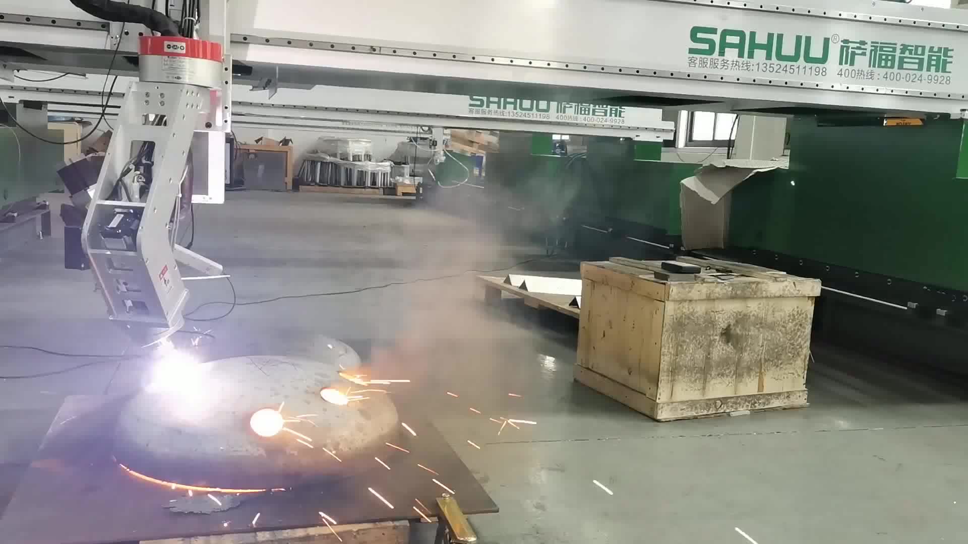 推导了封头坡口角度计算公式和变角切割3维5轴数控封头开孔切割机