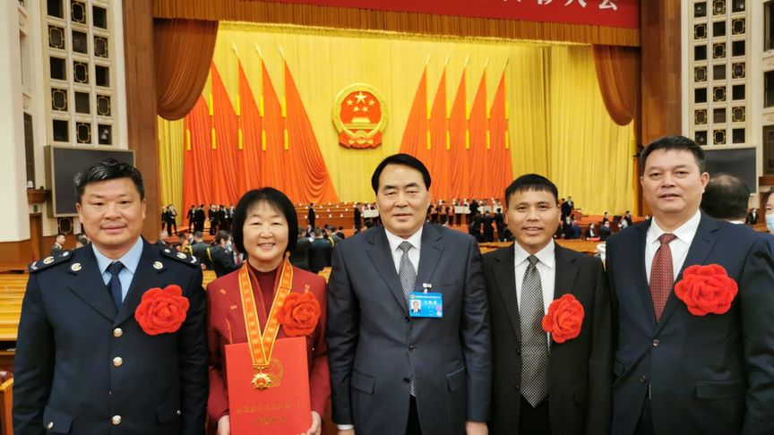 脱贫攻坚表彰大会