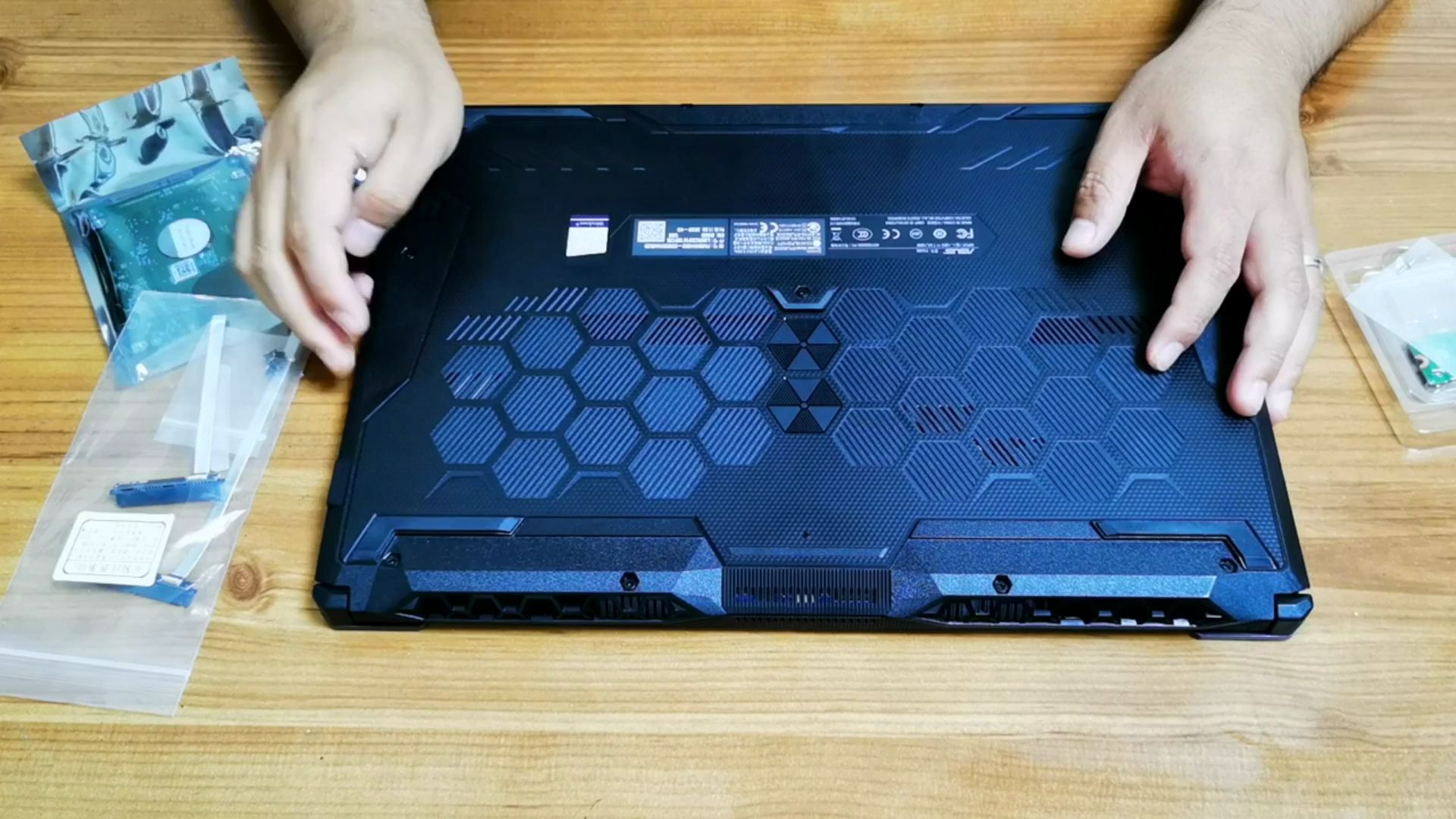 华硕天选加装AX200 WiFi 6模块和机械硬盘
