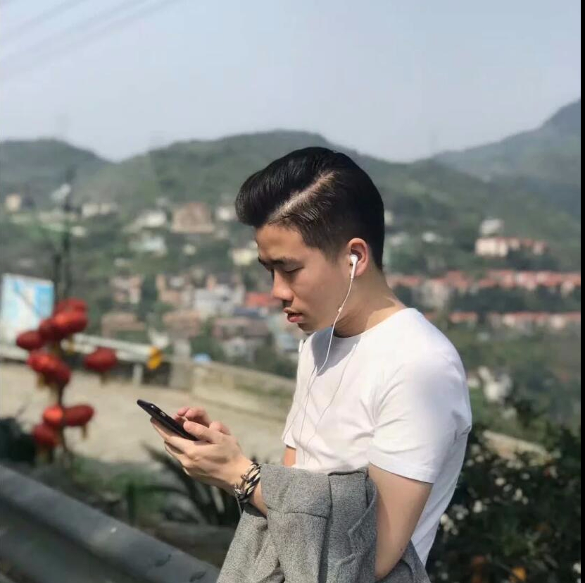 N年轻的老何 