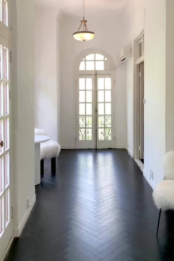 和设计师一起走秀,穿的都是闺蜜设计的衣服