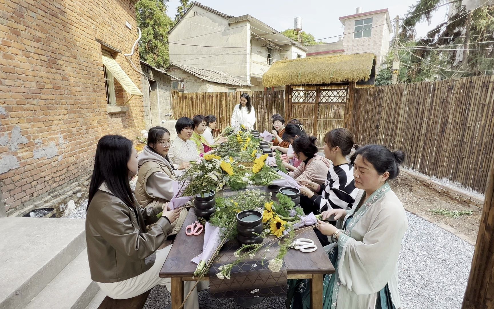 插花拾趣 向美而行 “女神”共庆“三八”