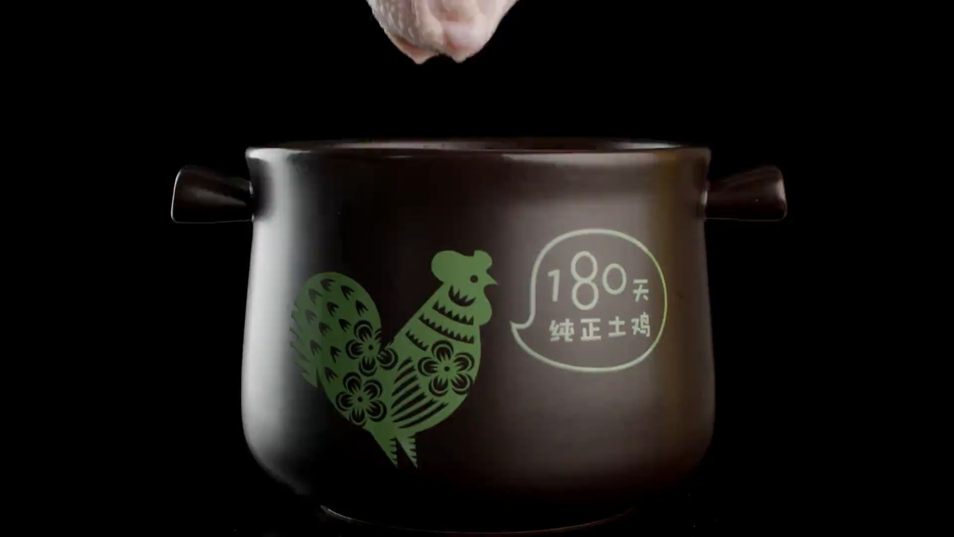 ...山泉水现炖,这碗汤一年就卖出了3000多万份,深受全国食客的喜爱。