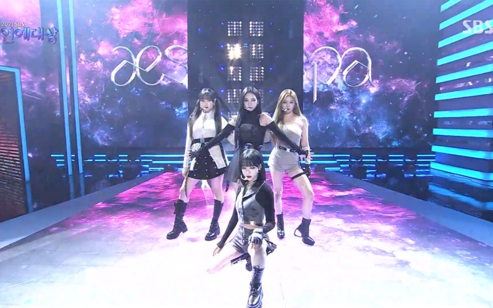 挑战万粉,诚信互关。有关必回,互粉涨粉,互赞电磁力!