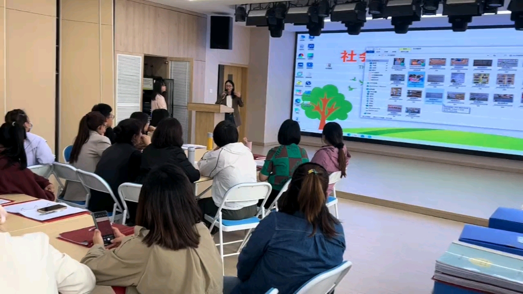 ...记得10年前我们大班有类似的集体教学活动,用一节课来教会孩子数的...