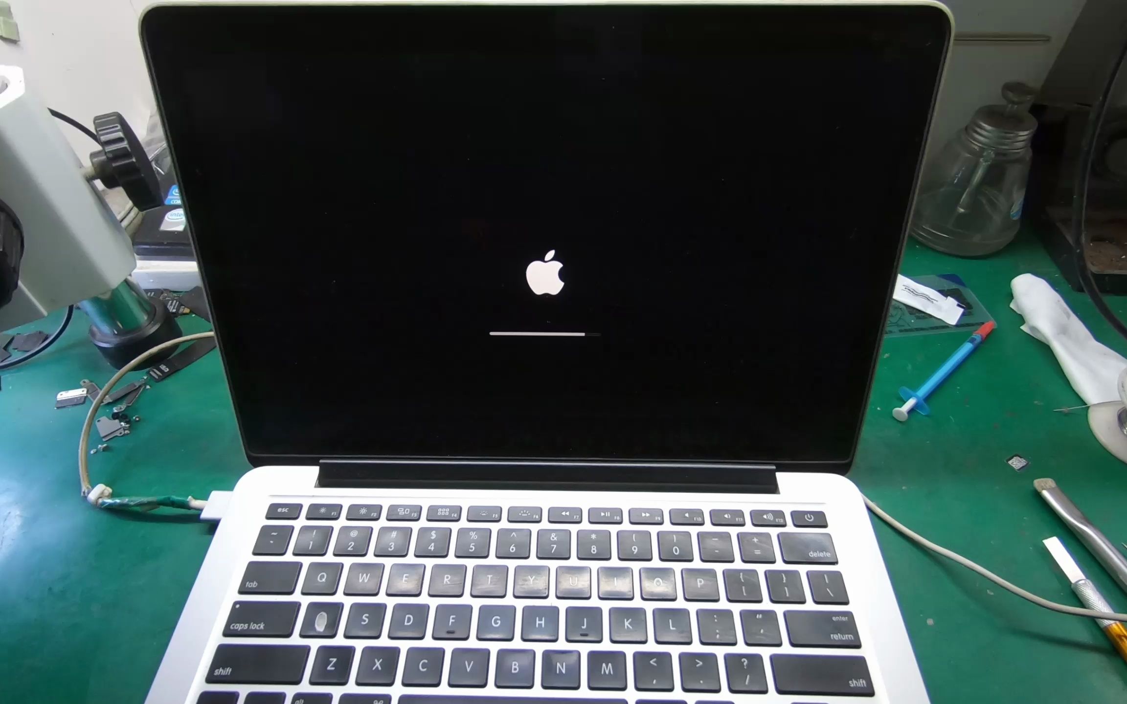 粉丝14款MacBook Pro卡顿CPU降频在淘宝更换电池不行,问题出在...