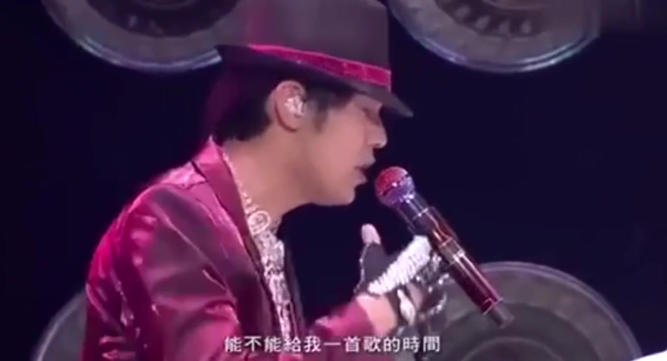 周杰伦演唱会现场,蔡依林突然出现引起全场沸腾!