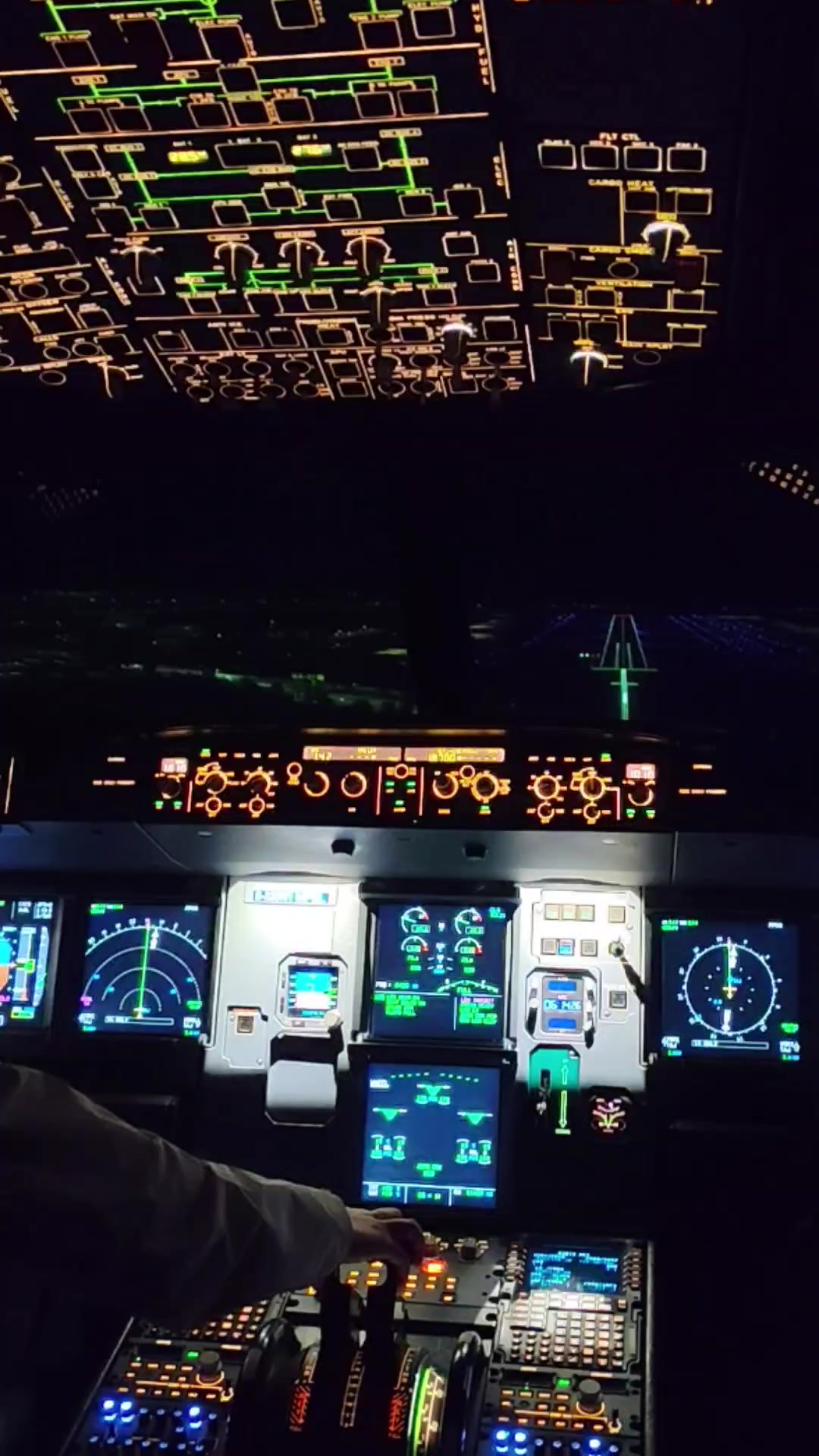 ...和中航大感受模拟机的魅力~ #中国民航大学 #模拟机 #飞行员 #模拟...