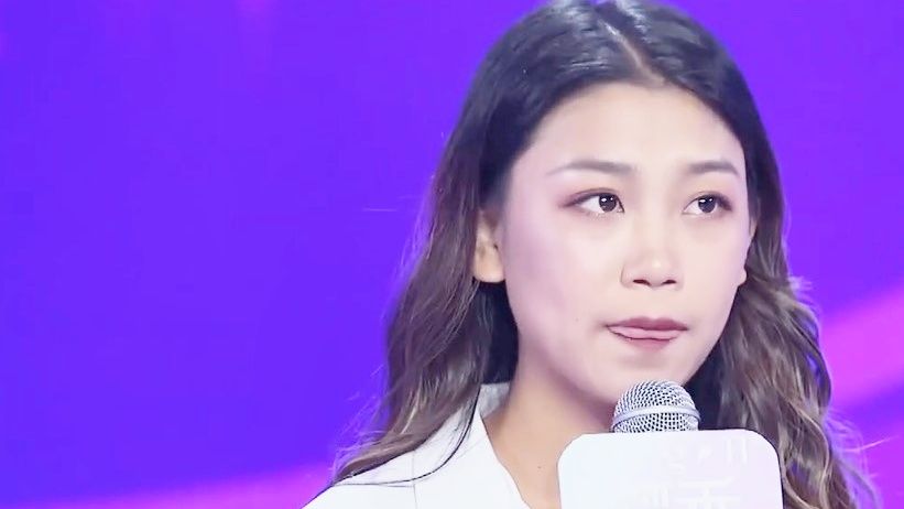 女嘉宾台上聊前男友,跟他吵架时被掐脖子,而且是快窒息的那种