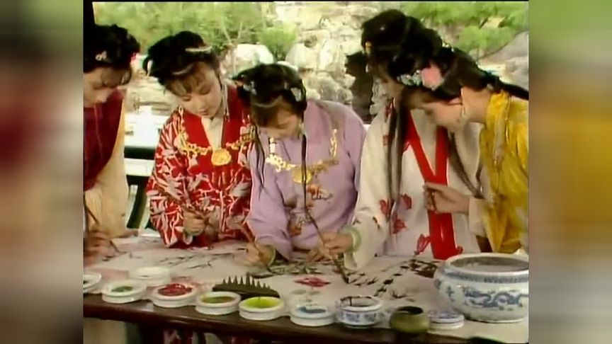 这是87《红楼梦》群芳最欢乐、最惬意、最无忧无虑的片段吧!