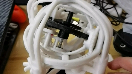 用了半年 终于做好了这个陀飞轮物理模型,很难。我从中得到了对打印...