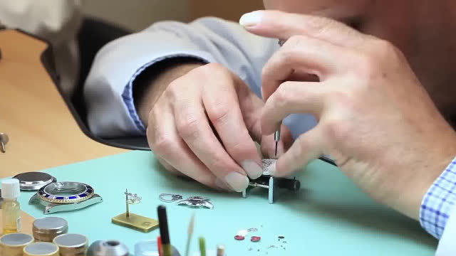 为什么一块普通的劳力士手表,就能卖十几万?