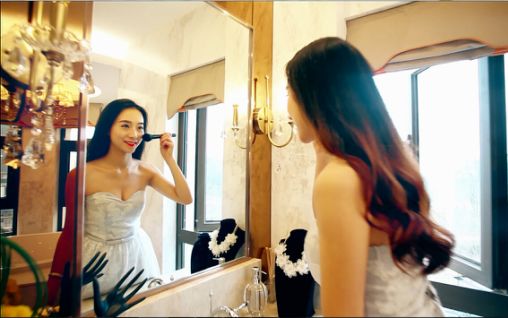 情人节最酷炫示爱,大家惊得一动不动