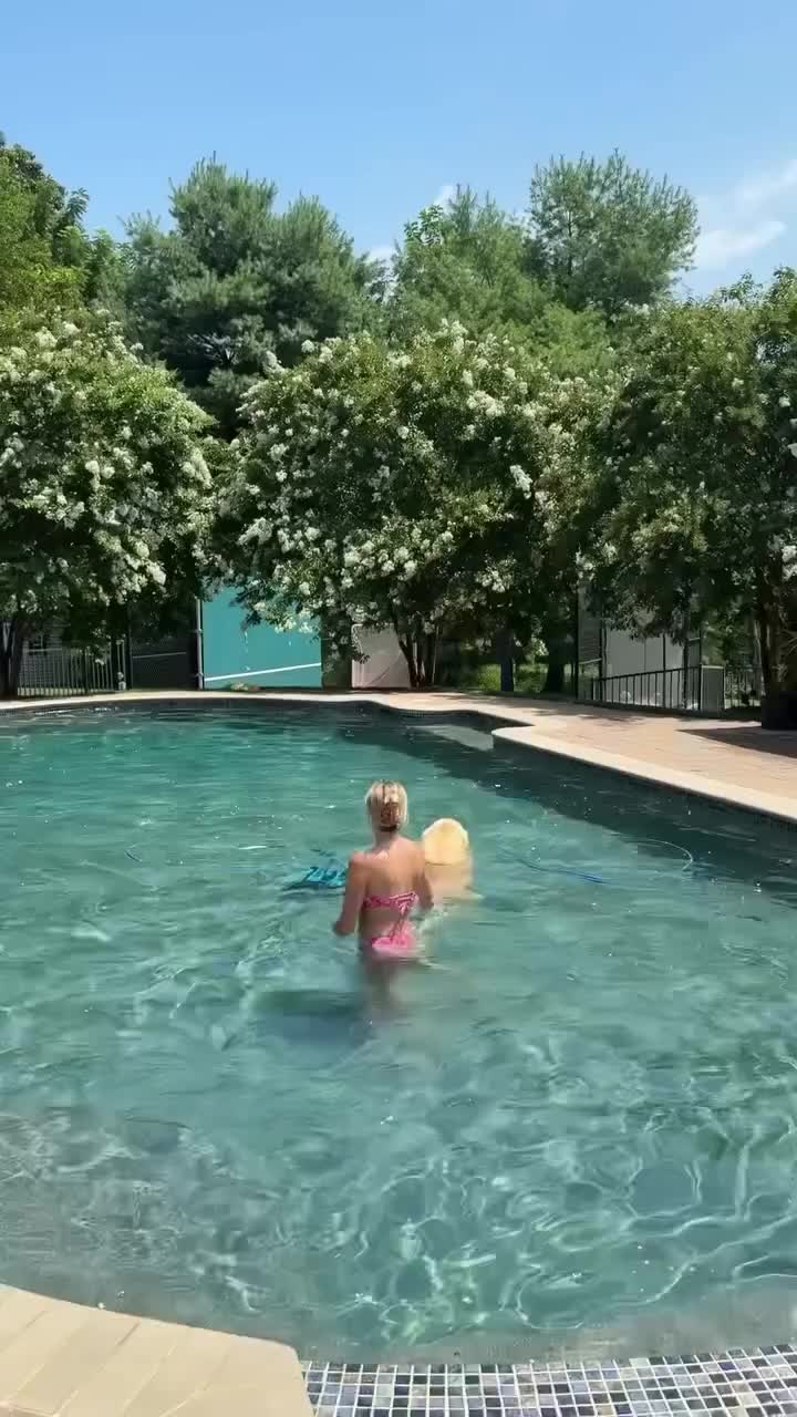 #游泳 #狗狗 #萌犬 #戏水 #泳池