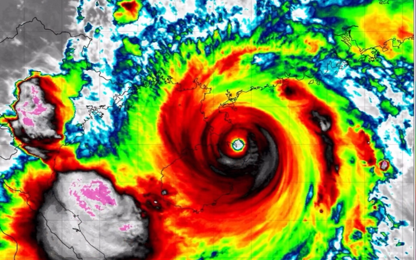超强台风摩羯已经于今天下午以17级以上登陆海南文昌并过境海口,...