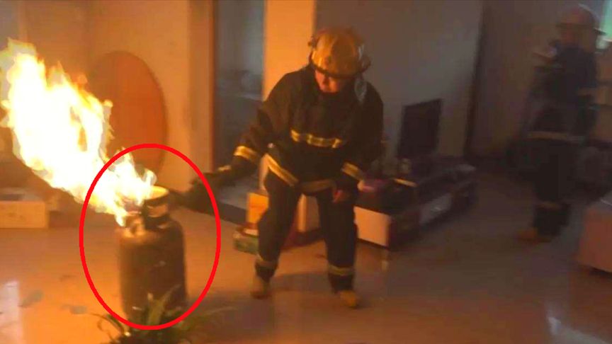 煤气着火,先关煤气还是阀门?消防叔叔善意提醒,这样做才正确!