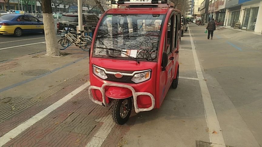 继续介绍一辆电动封闭三轮车