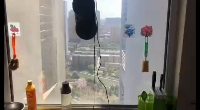擦玻璃①定要用这个玻妞机器人呀!