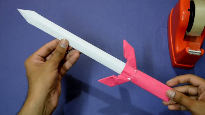 折纸手工——用纸做一把非常逼真的剑,过程超级简单