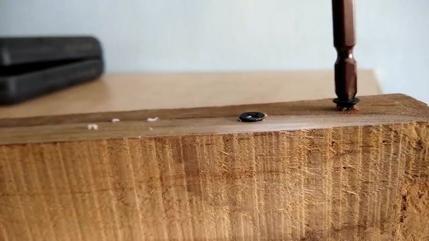 木螺丝很难钉进去 擦点肥皂试试