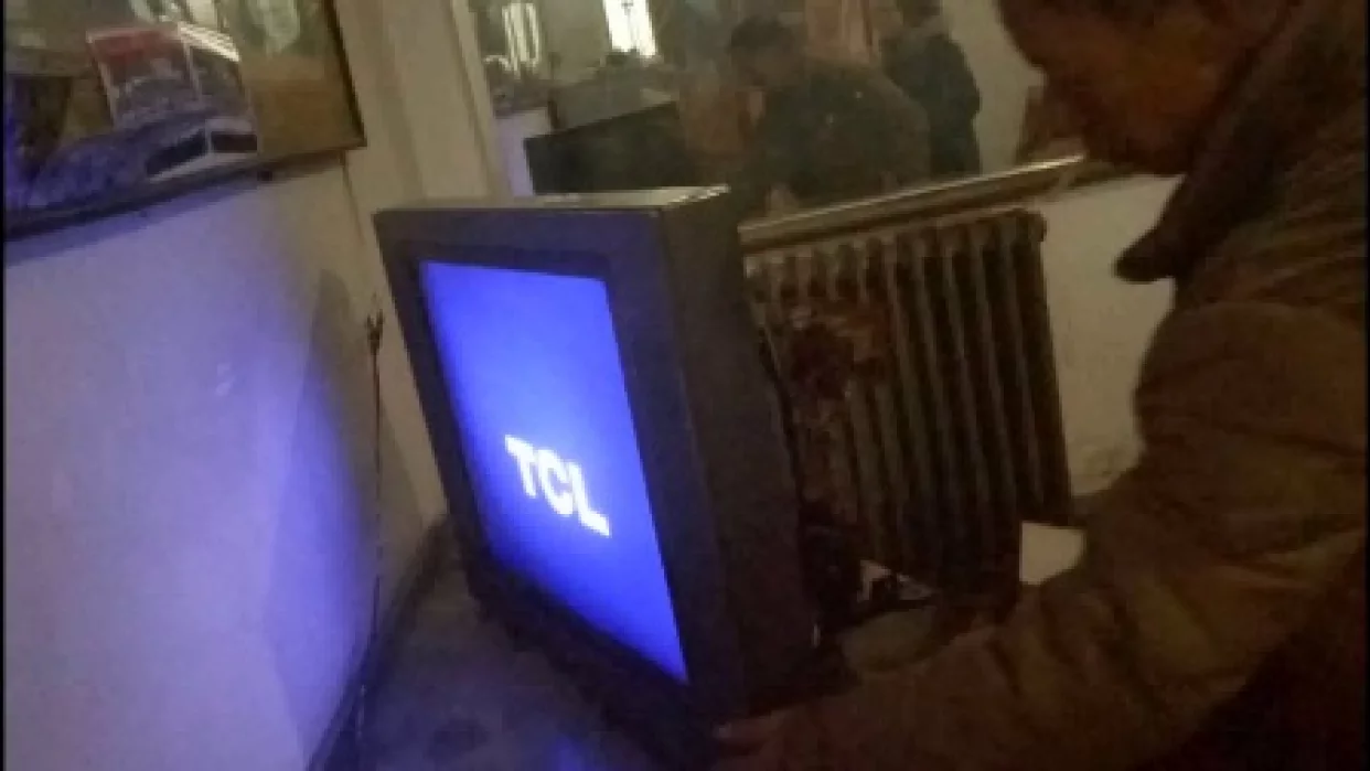 TCL王牌高清彩电主板电源修理过程_
