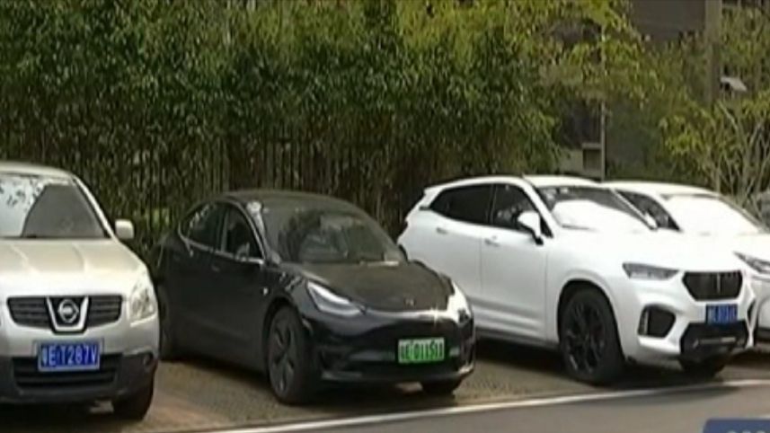 小区车位收费管理惹纷争 地面停车位究竟归谁所有?