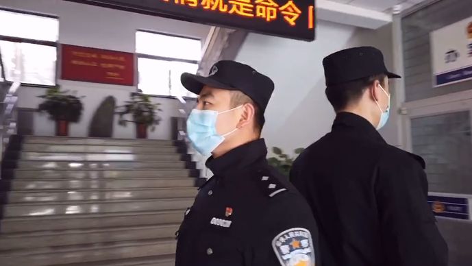 果然视频|走,带你去派出所上一天班