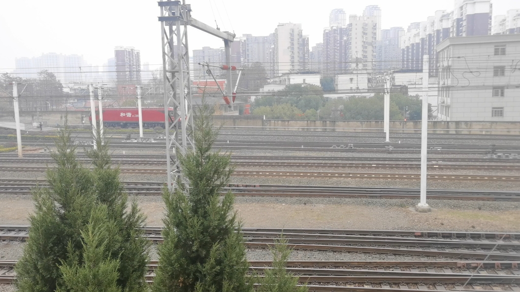 K226次列车进武昌站