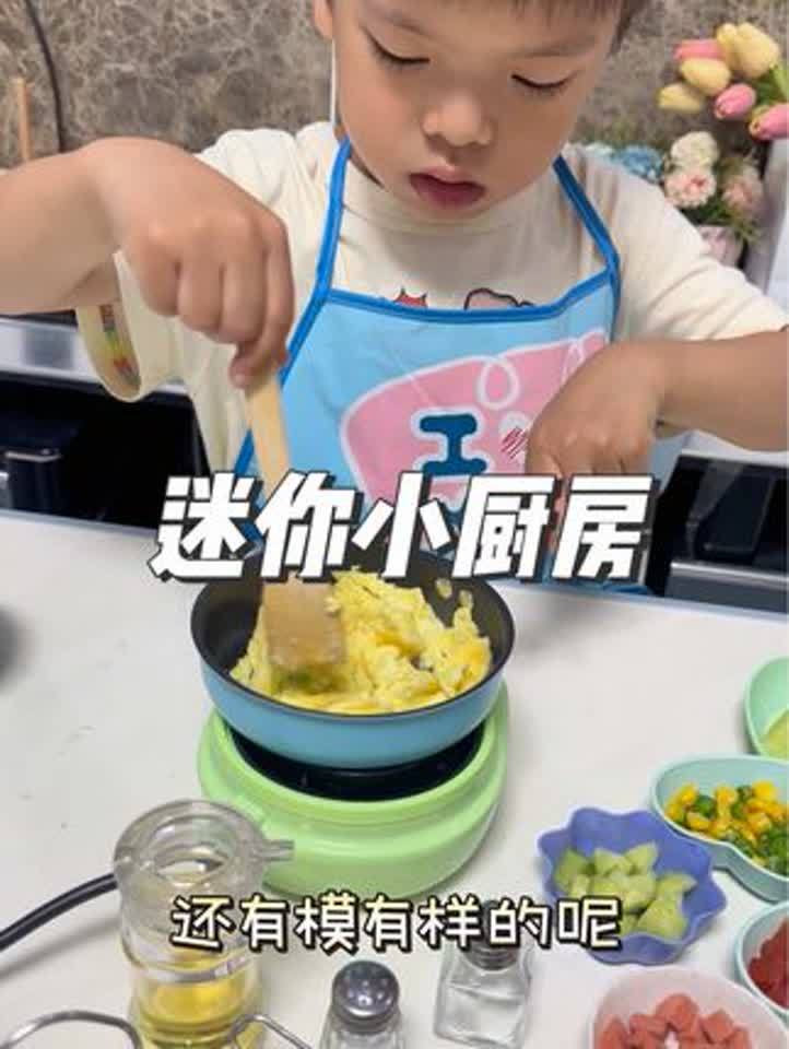 ...自己动手制作美食,从小培养生活技能#迷你厨房 #宝宝做饭 #我是小...