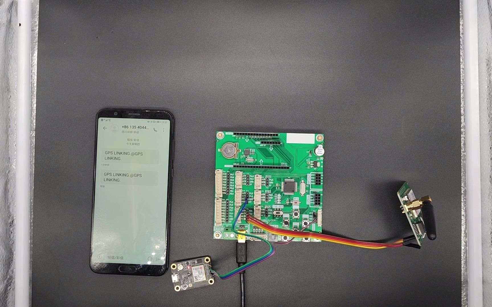 0012_基于51单片机的短信上传GPS定位设计_多功能板