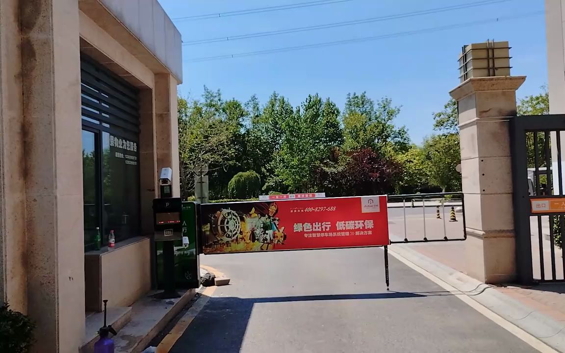 ...双面灯箱卡布广告道闸小区出入口挡车器运行实拍——广告面大,易安装