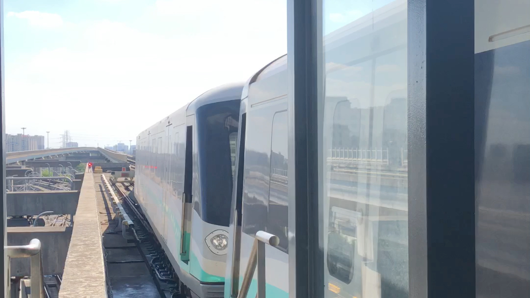 【上海地铁】16号线滴水湖方向,罗山路出站