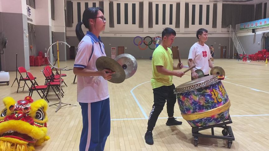 今天下午(10月19日)5:20,醒狮进校园训练,一起来学舞狮吧!