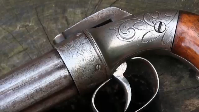 胡椒瓶手枪装填射击