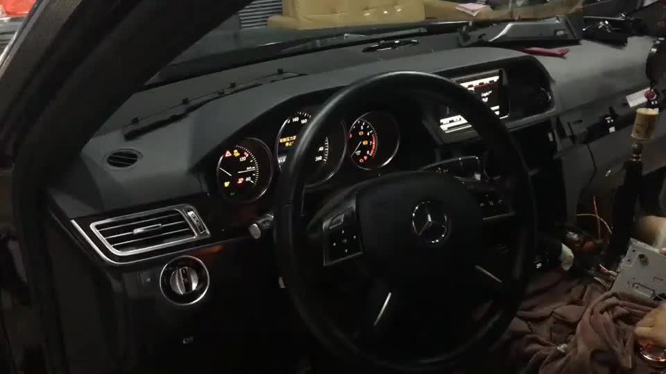 拆成这样了,还没复原老款E级哈曼卡顿,明天继续「机智」