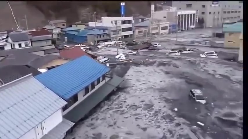 海啸真实录像画面,破坏力还是很大的