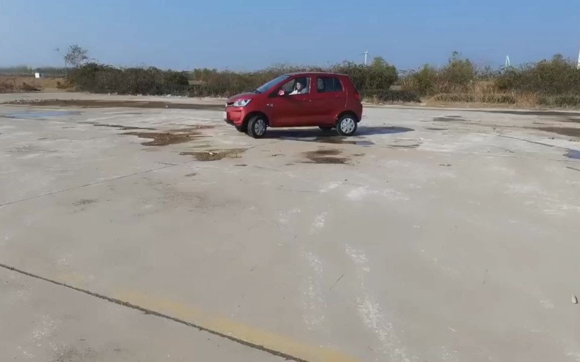 二姐新买的电动车,底盘高刹车稳,滑行加粗轮胎,四轮悬挂控制