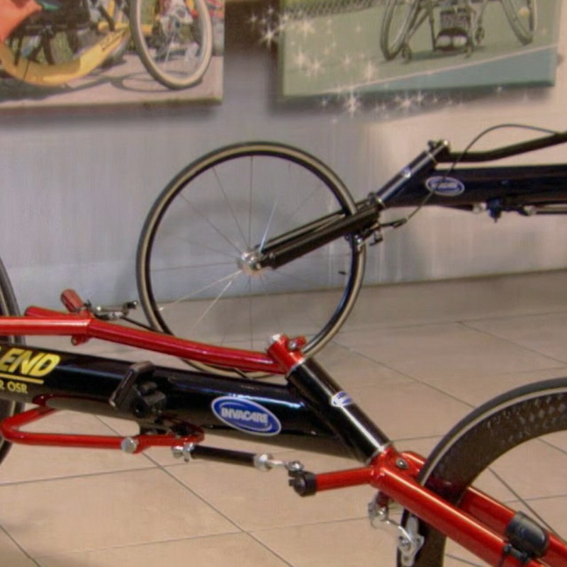 这是所有残障人士的终极梦想,即使双腿残疾,也能体验极限飞驰