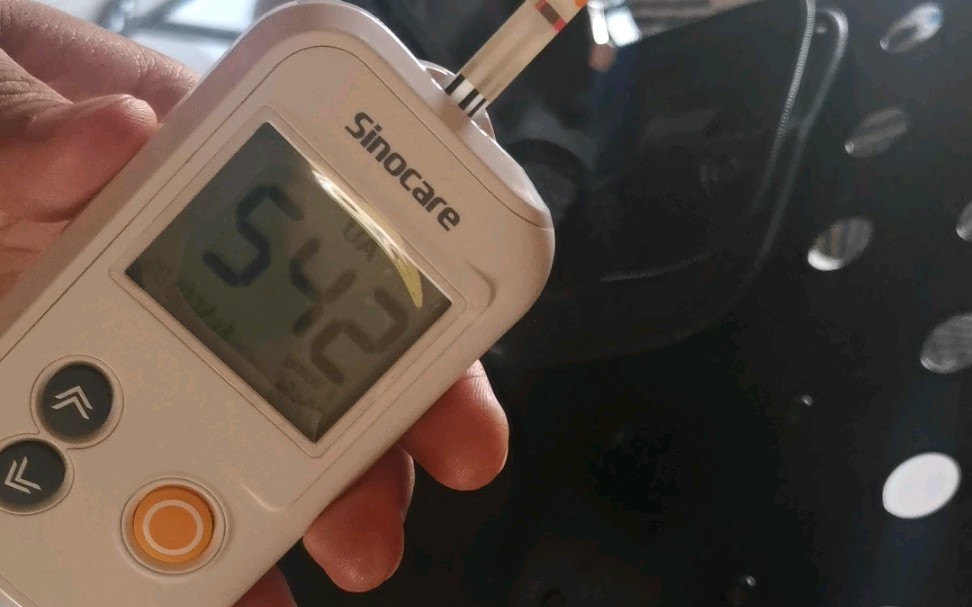 痛风患者第一次用尿酸测试仪