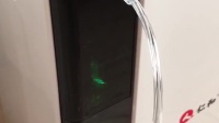 吸氧机水位适中,鼻吸管仍然冒泡