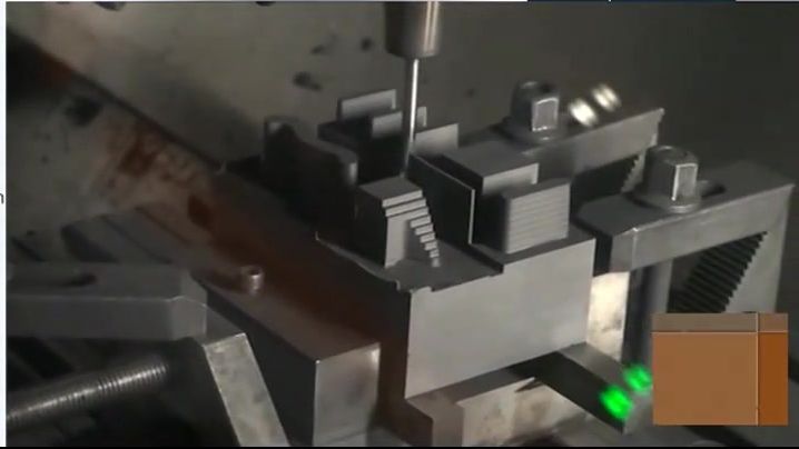 看欧美模具厂的石墨电极加工 切削太快了