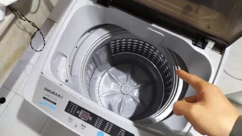 洗衣机边洗边漏水?3步轻松解决波轮故障!