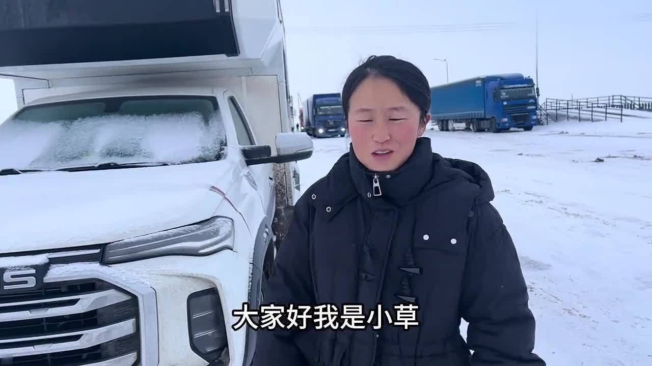 两个人开皮卡房车横穿哈萨克斯坦,车不充电,有点着急