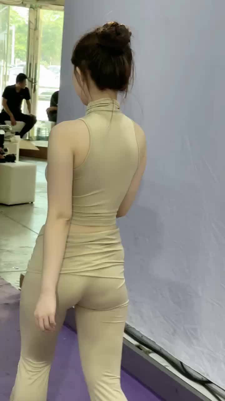 车展现场 颜值与身材并存 最美车模