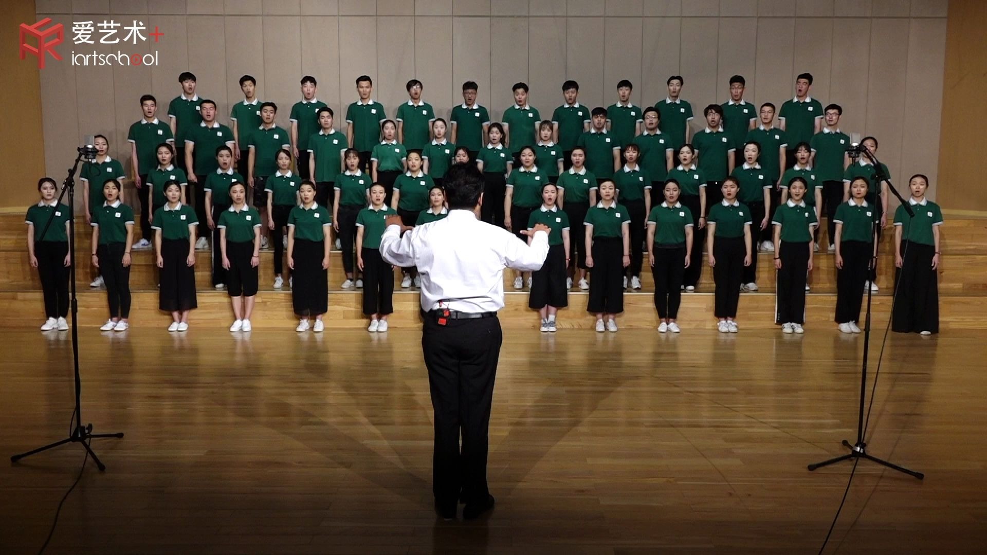 大家合在一起唱就是合唱吗?(想起摇头晃脑的小学唱歌表演)