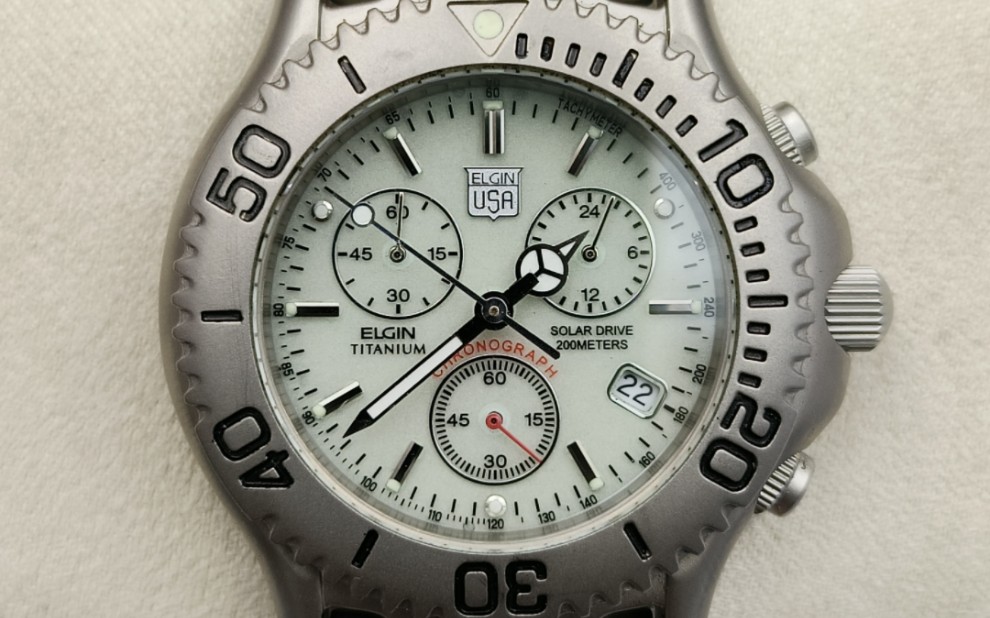 埃尔金钛合金光动能全盘夜光计时潜水男表