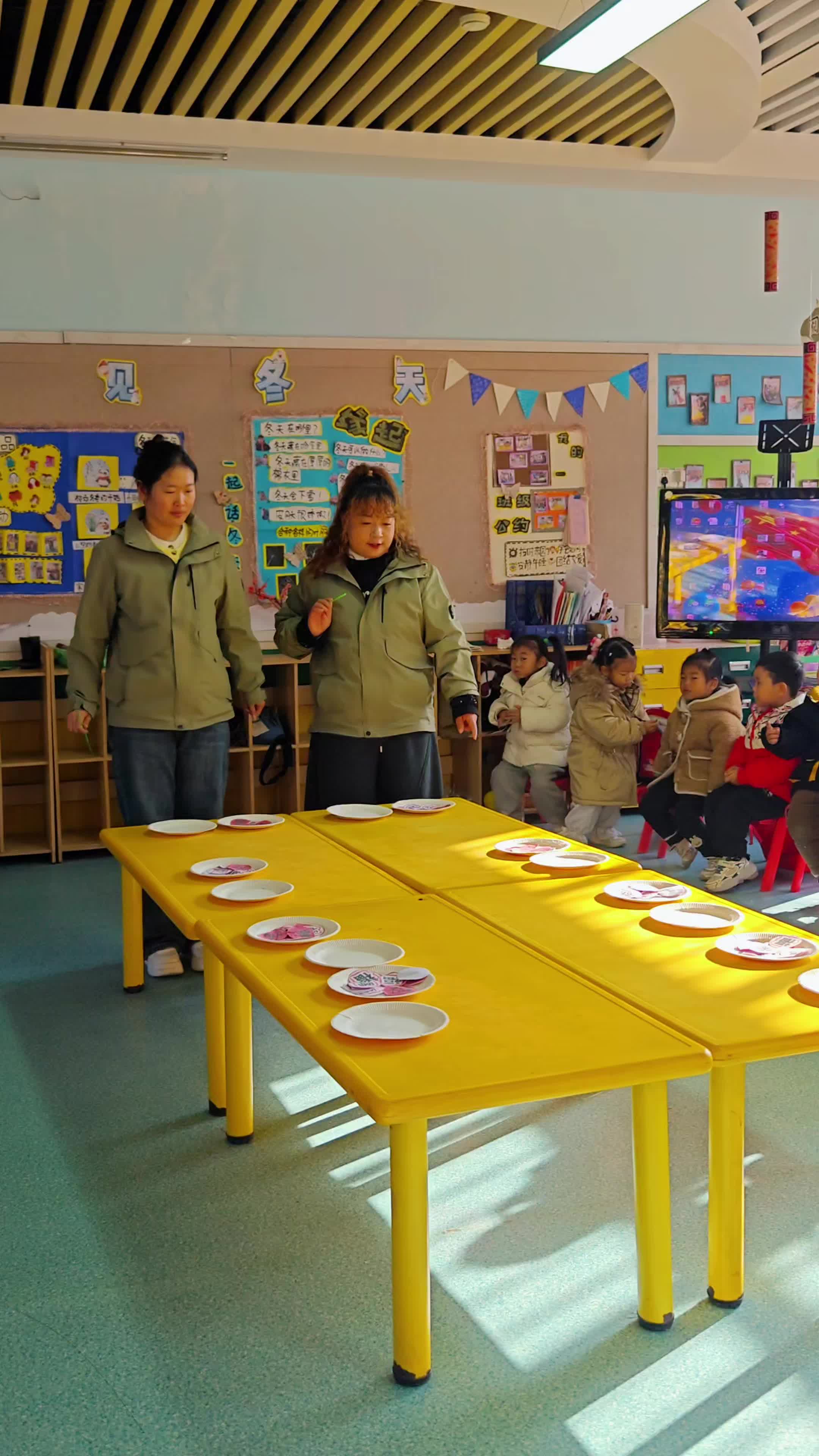 元旦主题活动——《吸“福”气》锻炼幼儿手部小肌肉群的控制力和...