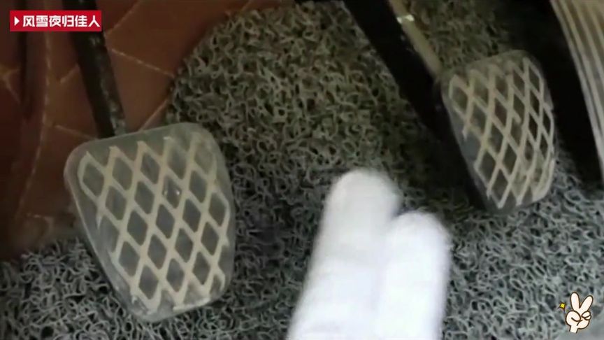 驾照考试离合器刹车能一起踩?新学员别同时踩先踩哪踏板据车速定
