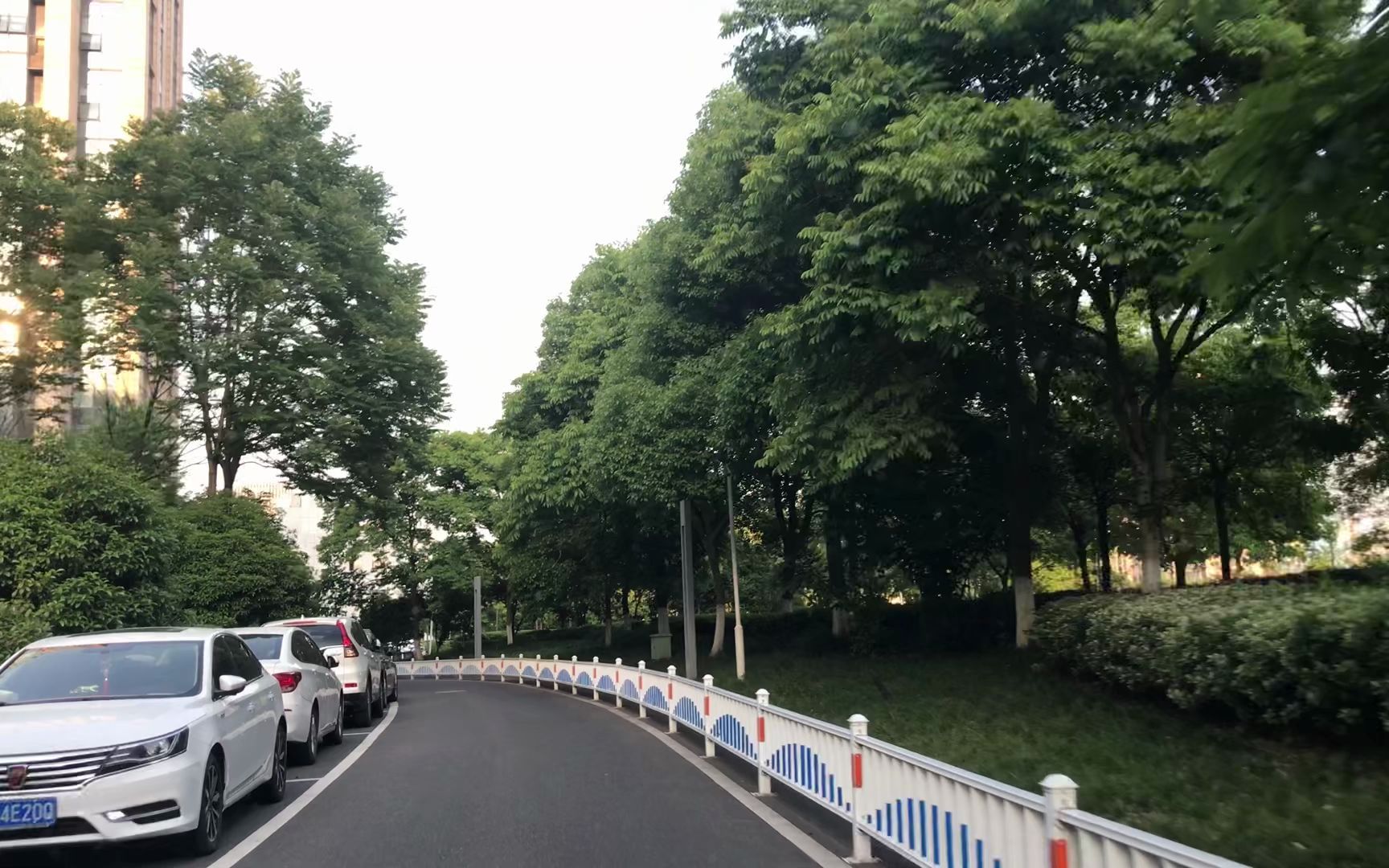 用闲置手机当行车记录仪拍下班路